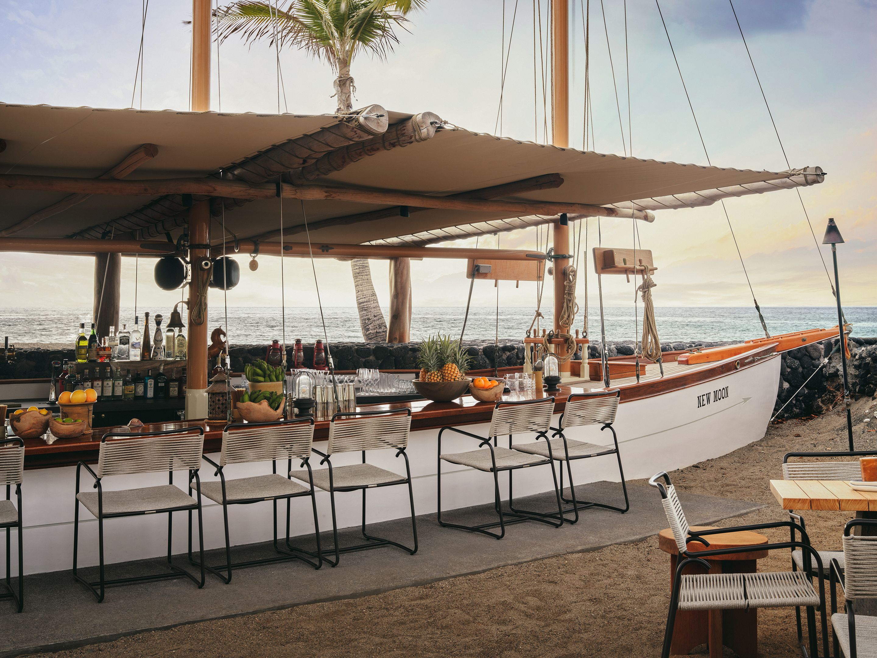 Shipwreck Bar | Kona Bar & Sushi | Kona Village Resort