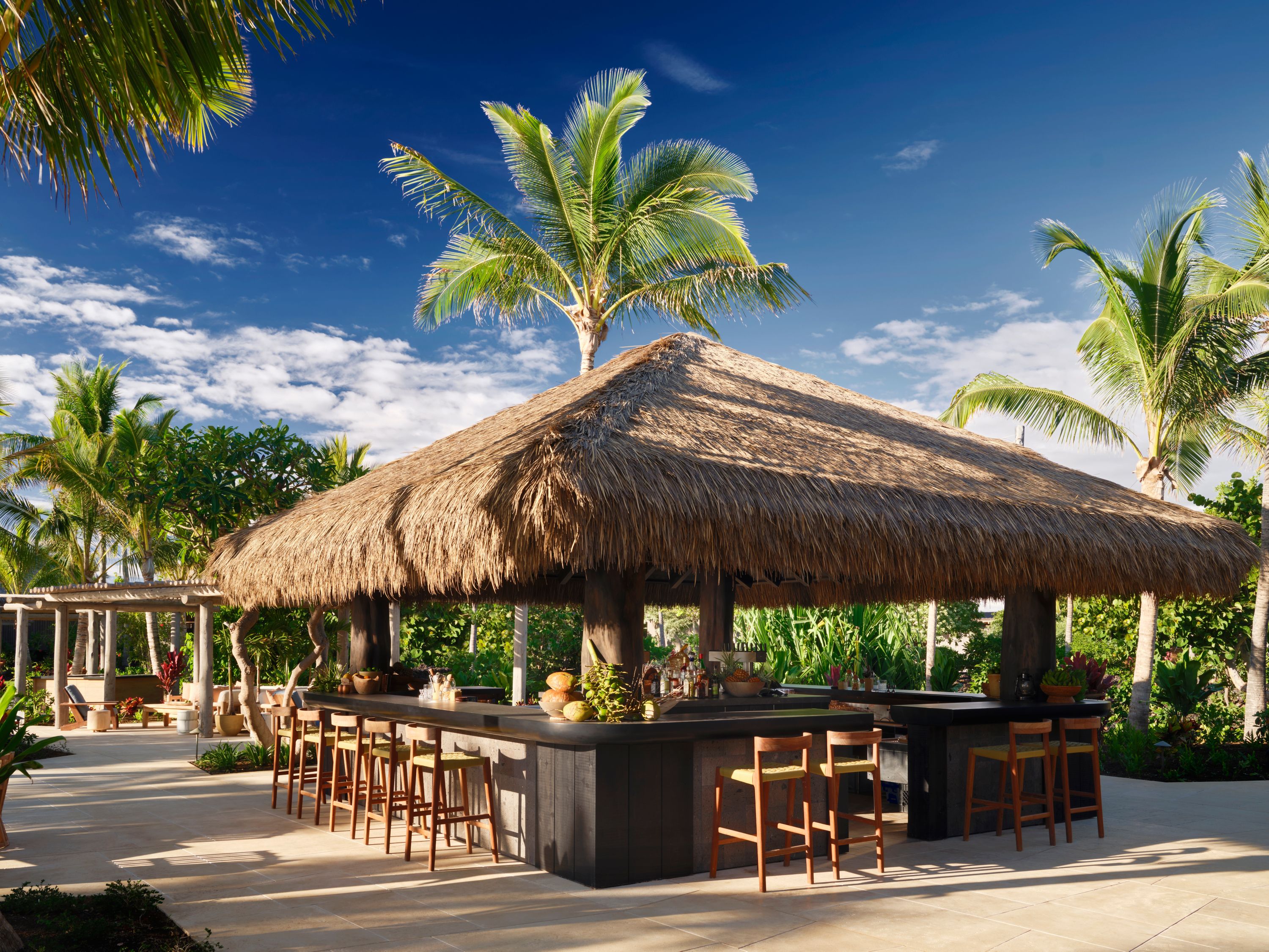 Kona Hawaii Pool Bar & Cocktails | Moana Cocktail Bar | Kona Village