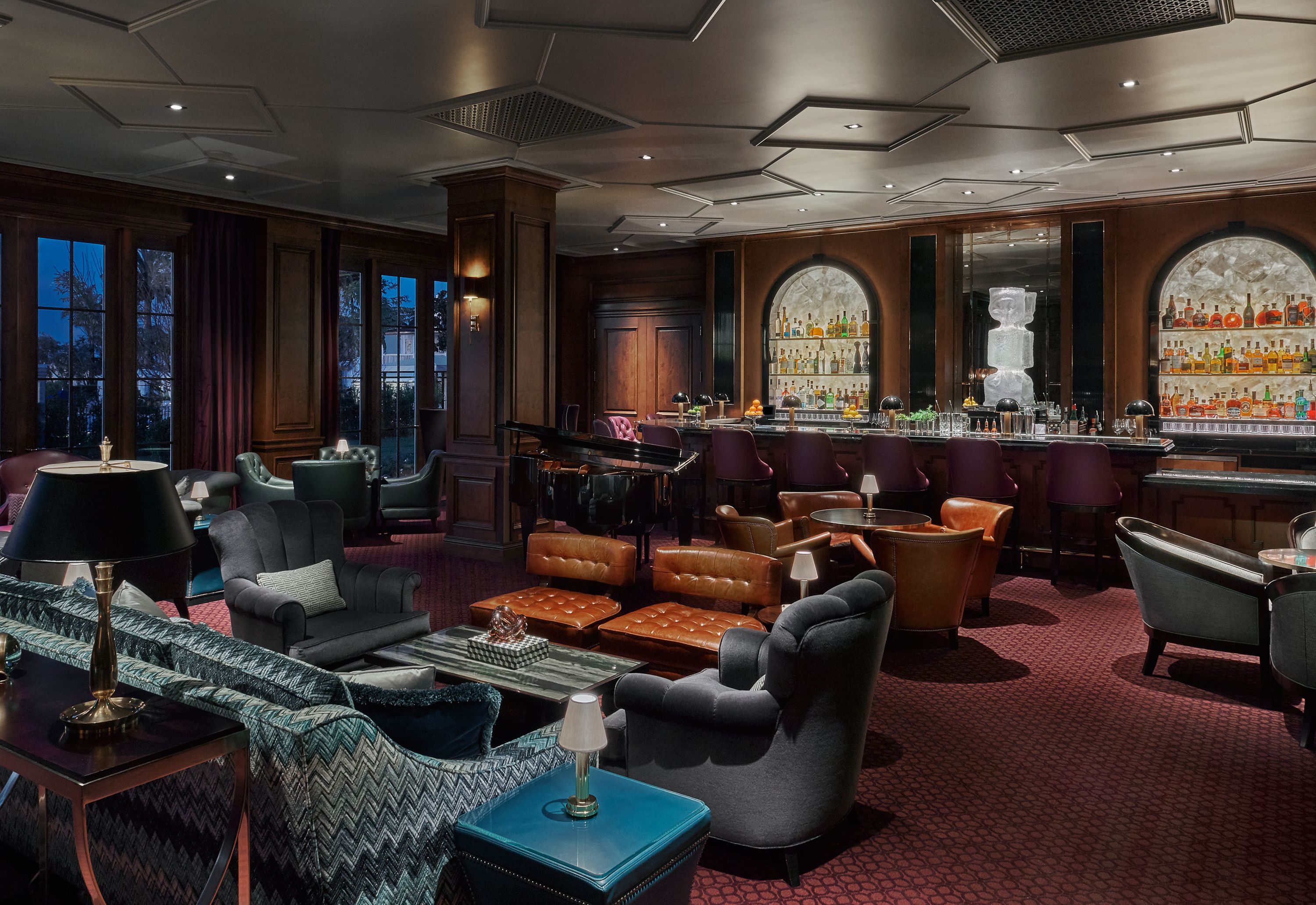 Cocktail Bar Santa Barbara | The Manor Bar at Miramar Beach