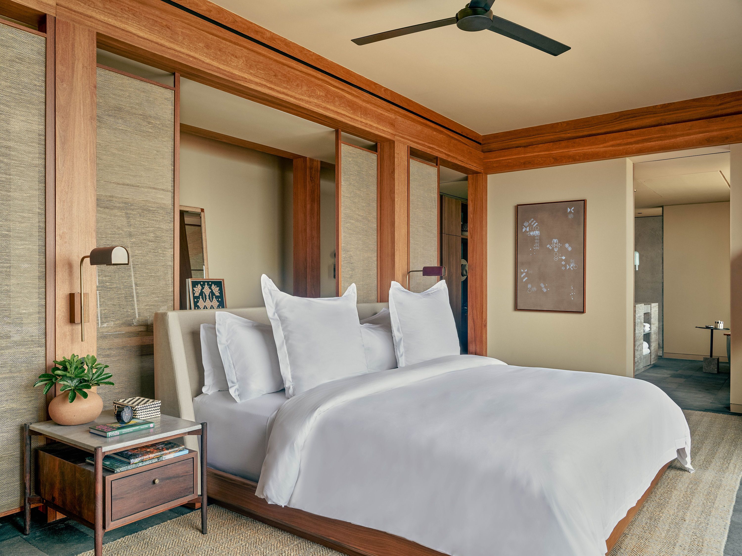 Poolside Studio Suite Queen